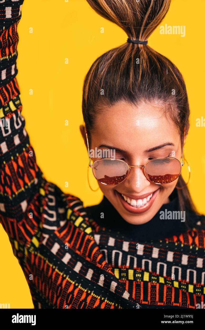 Woman ponytail headshot hi-res stock photography and images - Alamy
