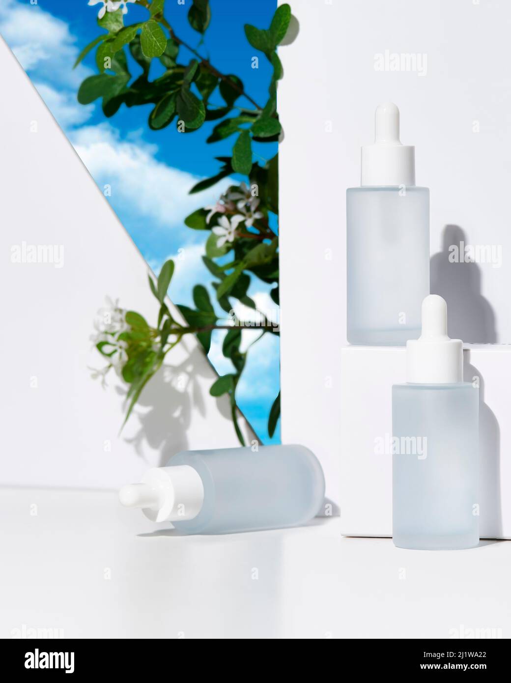 Mirror shard hi-res stock photography and images - Alamy