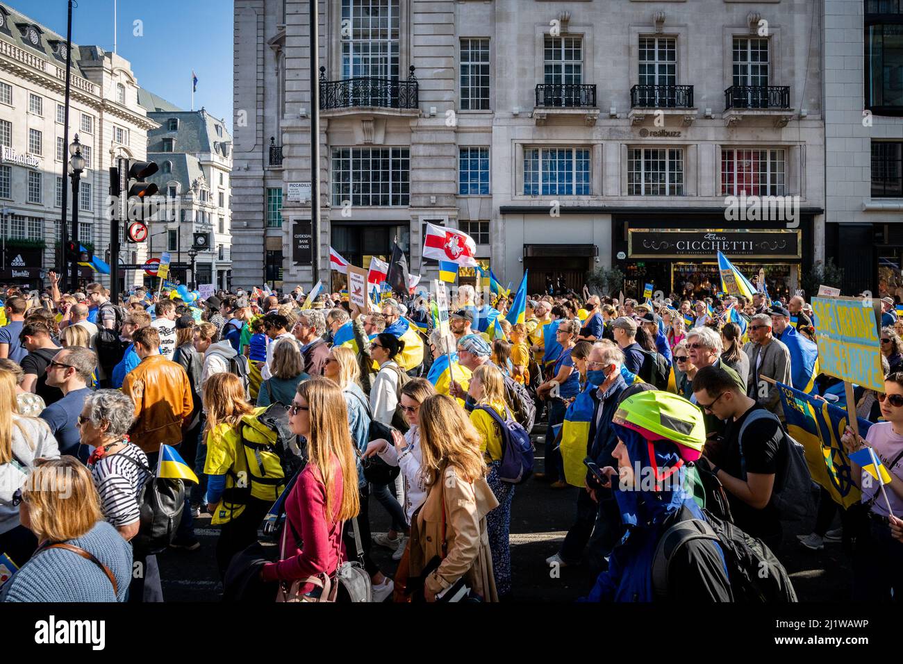 Ukrainian flag london hi-res stock photography and images - Alamy