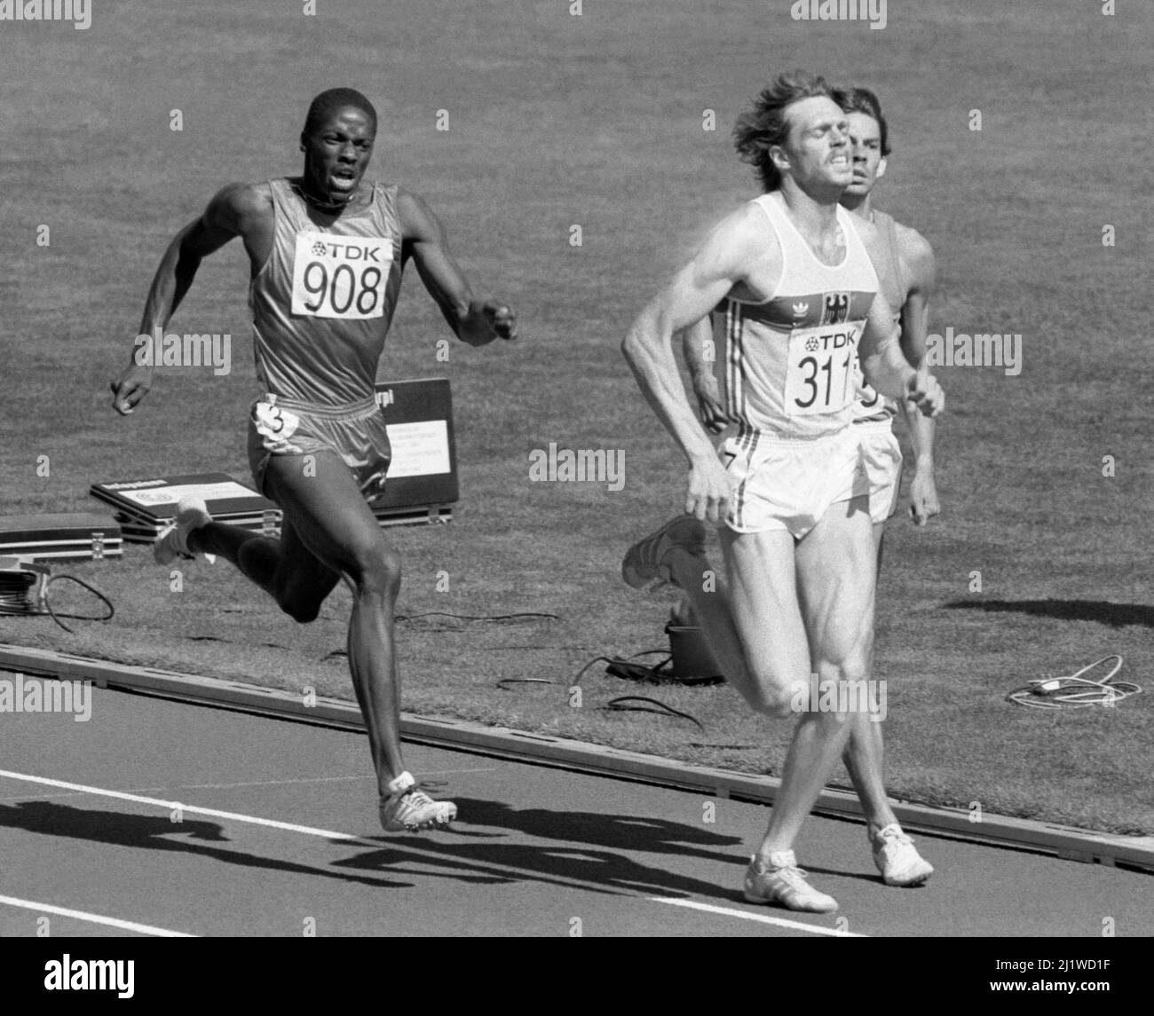 WILLI WUELBECK Germany winns 800 m before Patrick David USA /908 ...