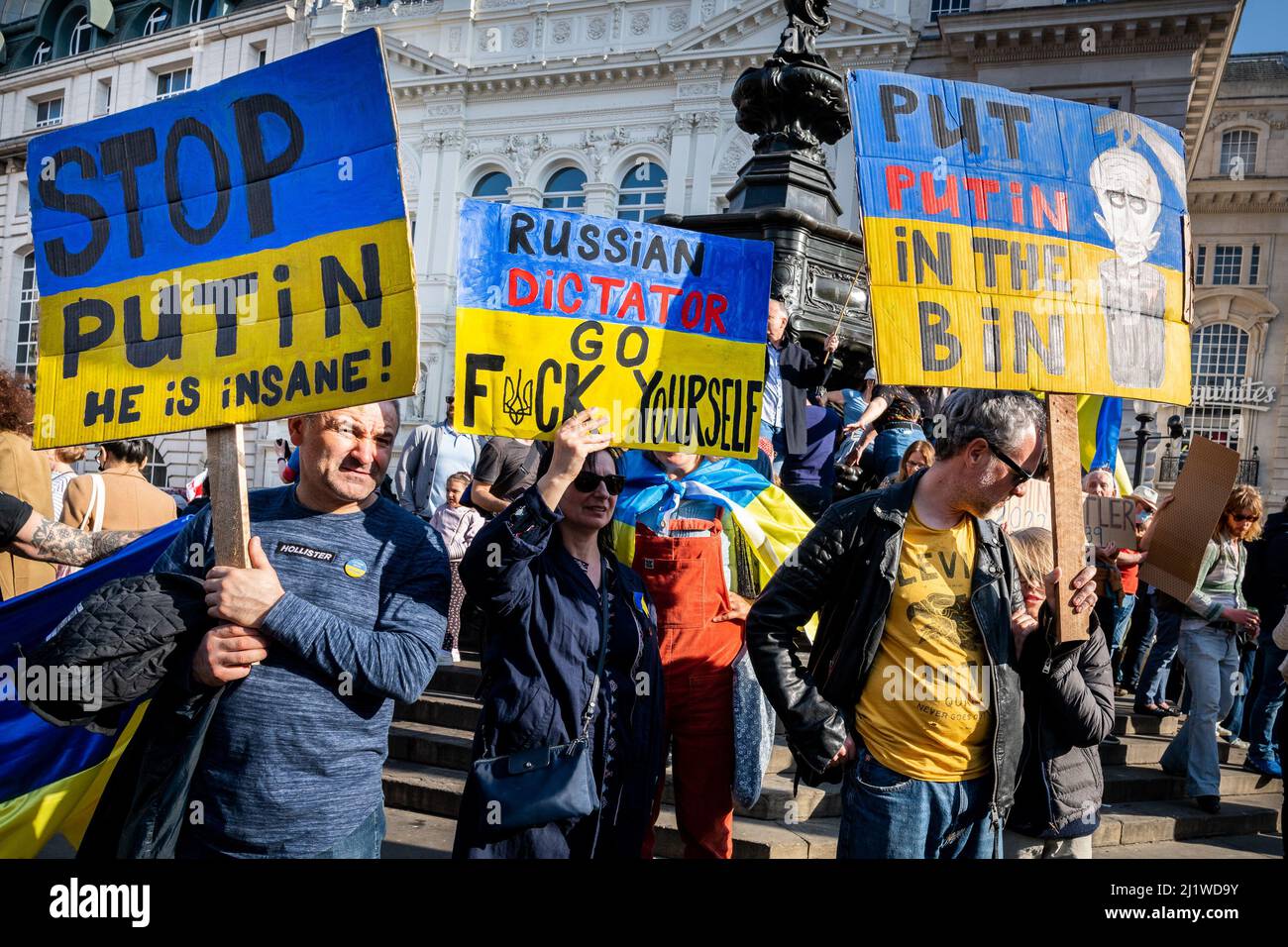 Thousands march in solidarity against the war in Ukraine. 'London ...