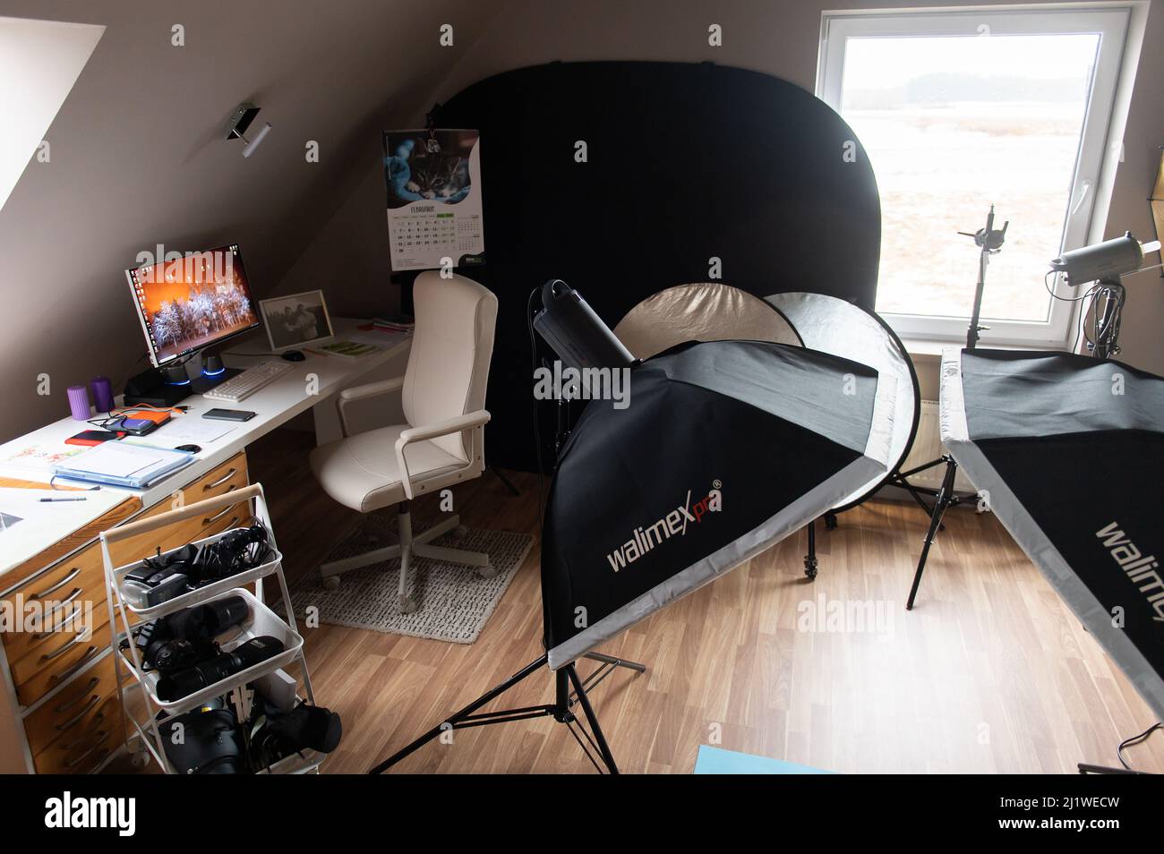 Photographers workplace hi-res stock photography and images - Alamy