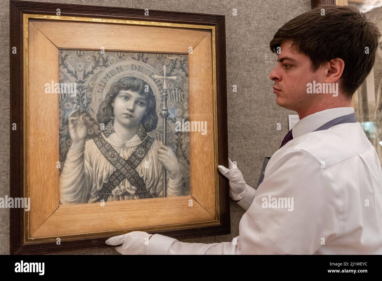 London, UK. 28 March 2022. A technician hangs “Lumen de Lumine”, a ...