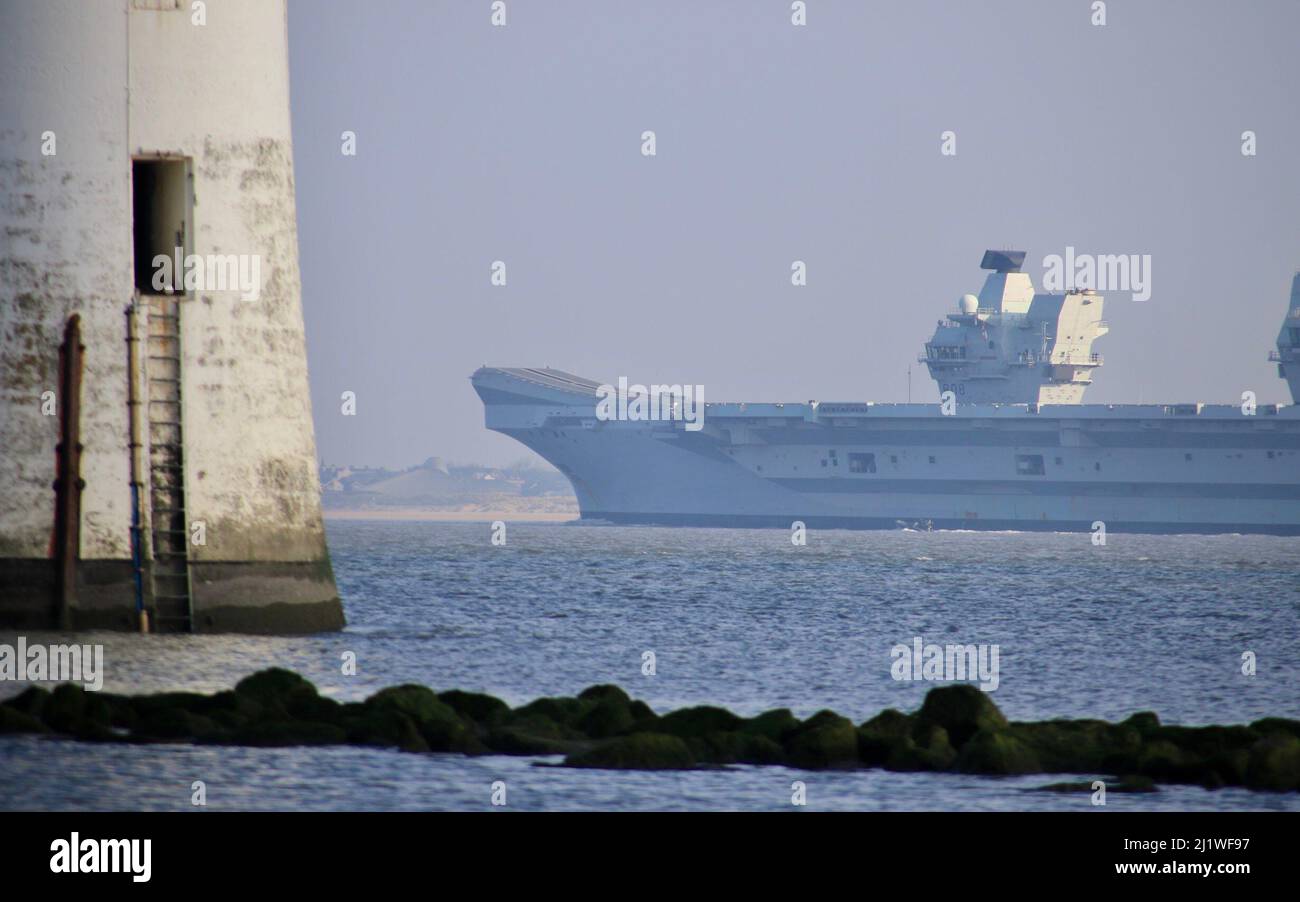HMS Queen Elizabeth Stock Photo - Alamy