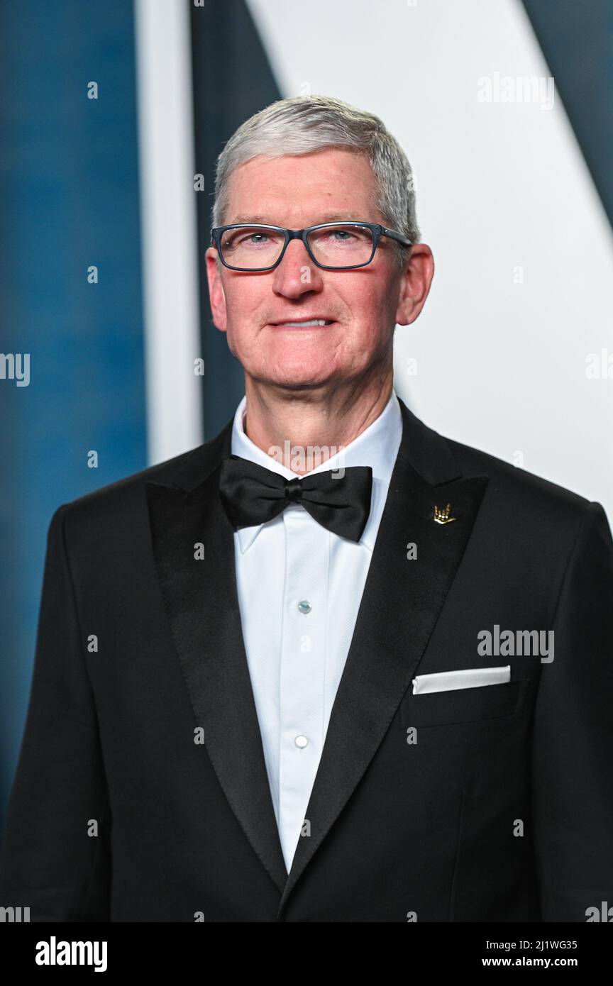 Tim Cook walking on the red carpet at the 2022 Vanity Fair Oscar Party ...