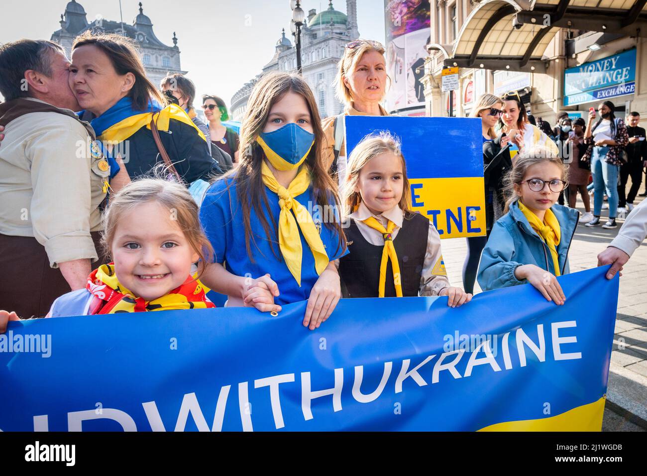 Thousands march in solidarity against the war in Ukraine. 'London ...