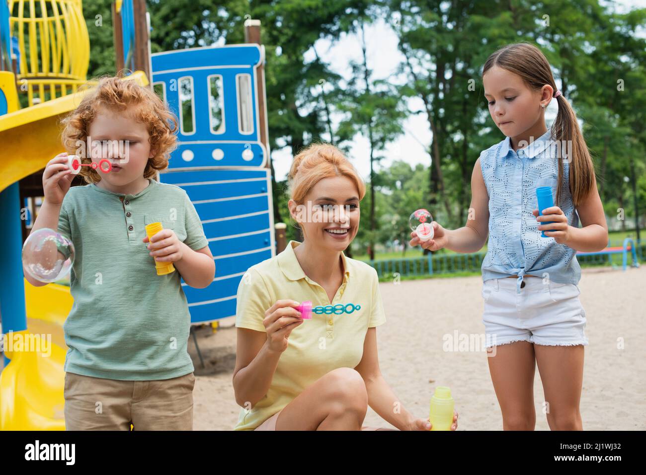 Bubble blowers hi-res stock photography and images - Alamy