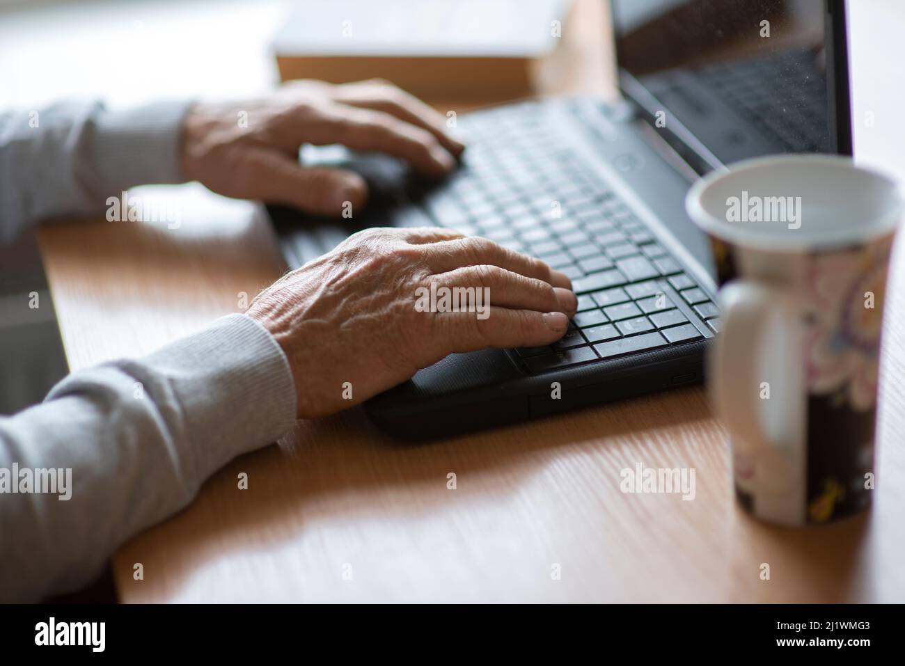 old man senior hands on laptop keyboard Stock Photo - Alamy