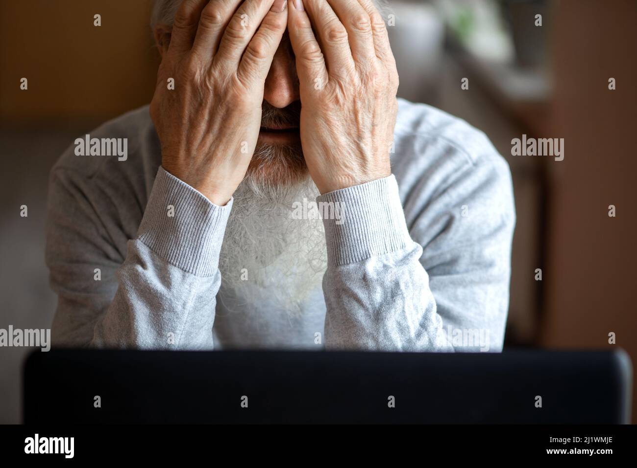 Older man in front of computer alone hi-res stock photography and ...