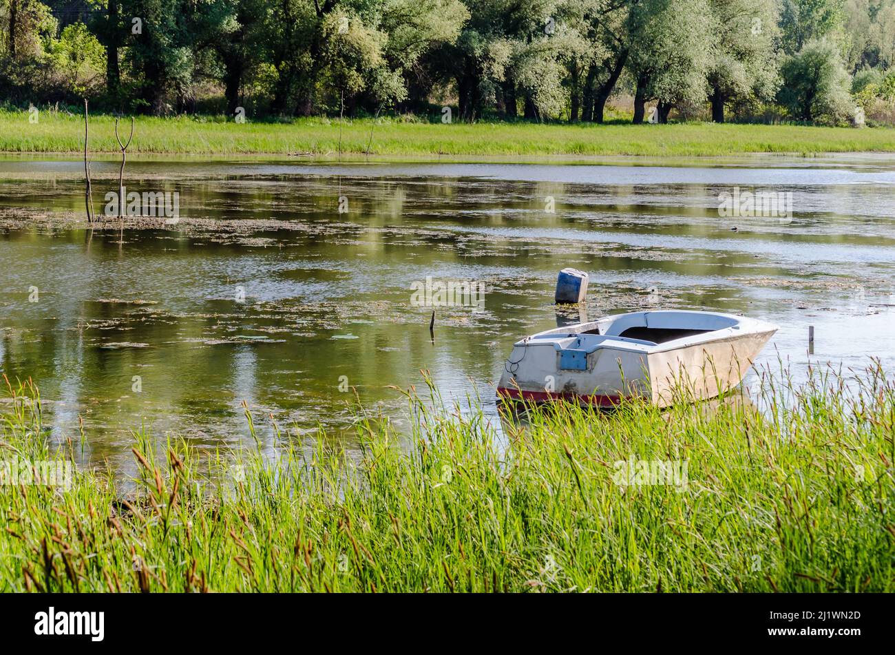 Forgotten sunk boat hi-res stock photography and images - Alamy