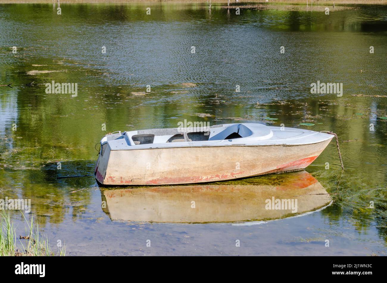 Forgotten sunk boat hi-res stock photography and images - Alamy