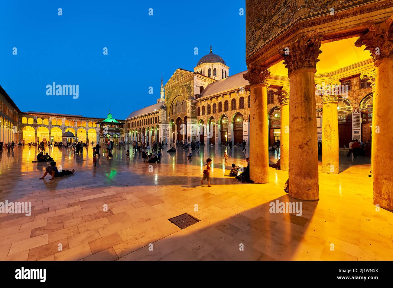Syria the courtyard the great mosque hi-res stock photography and ...