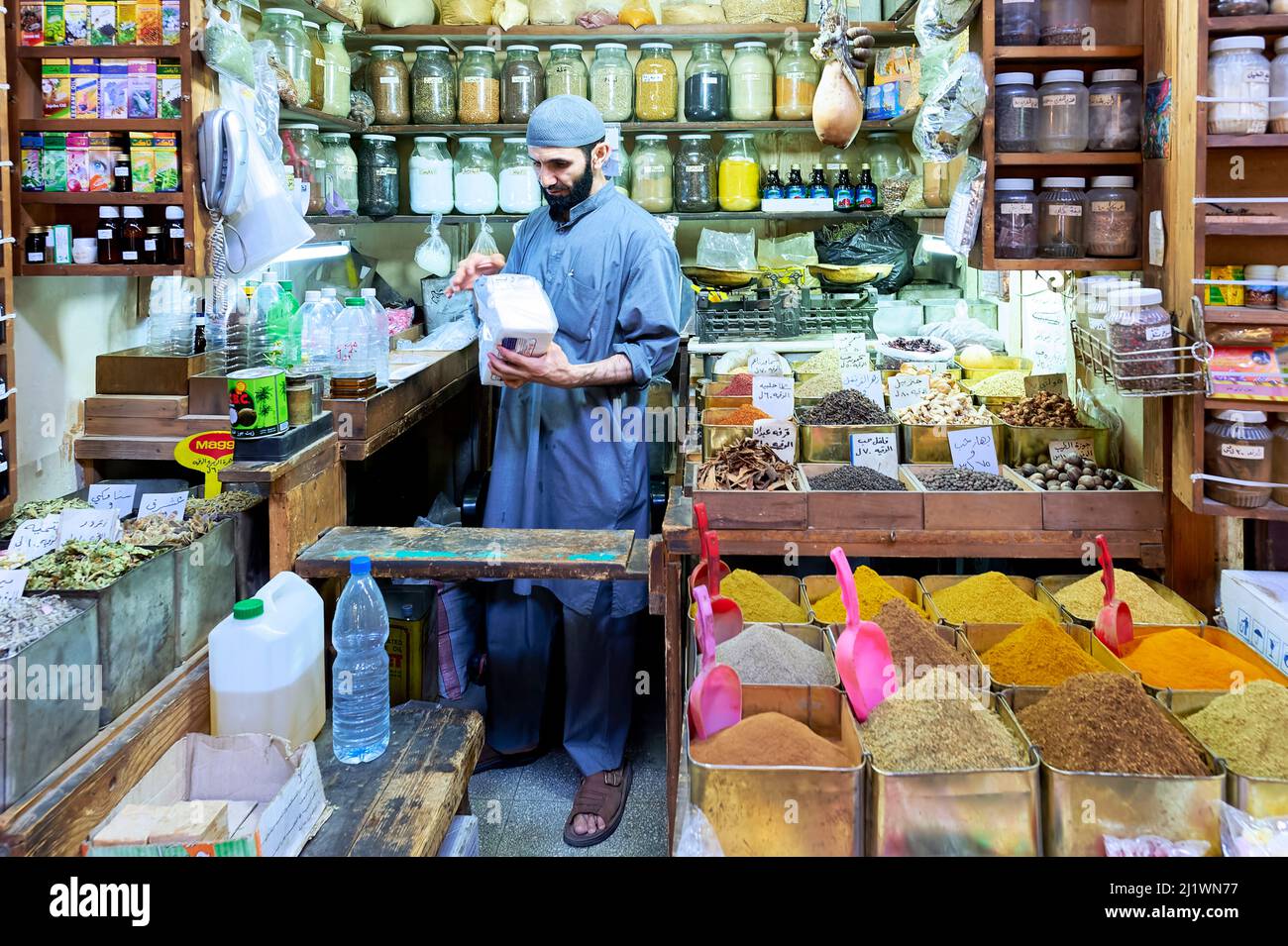 Syria. Damascus. Sale of spices in Al Silah Souq Stock Photo - Alamy