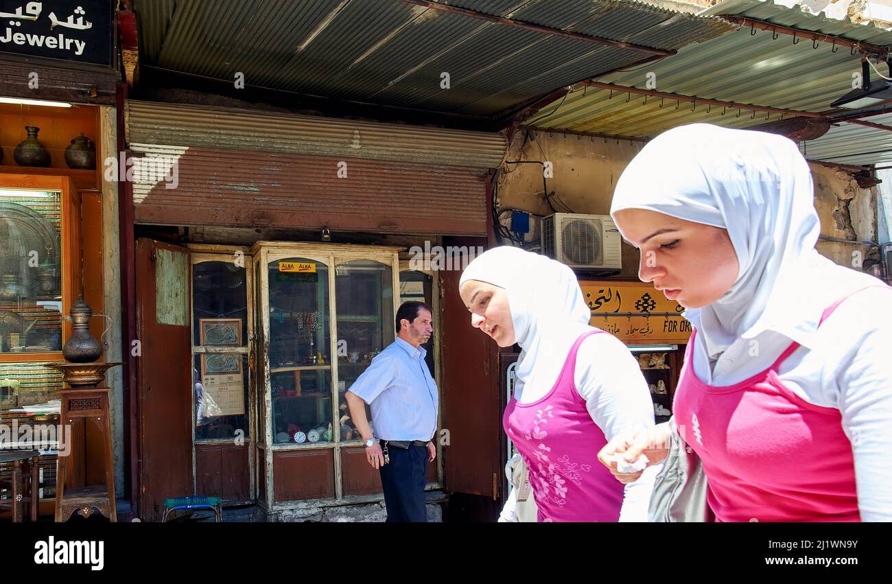 Syria. Damascus. Young women walking along the streets Stock Photo - Alamy