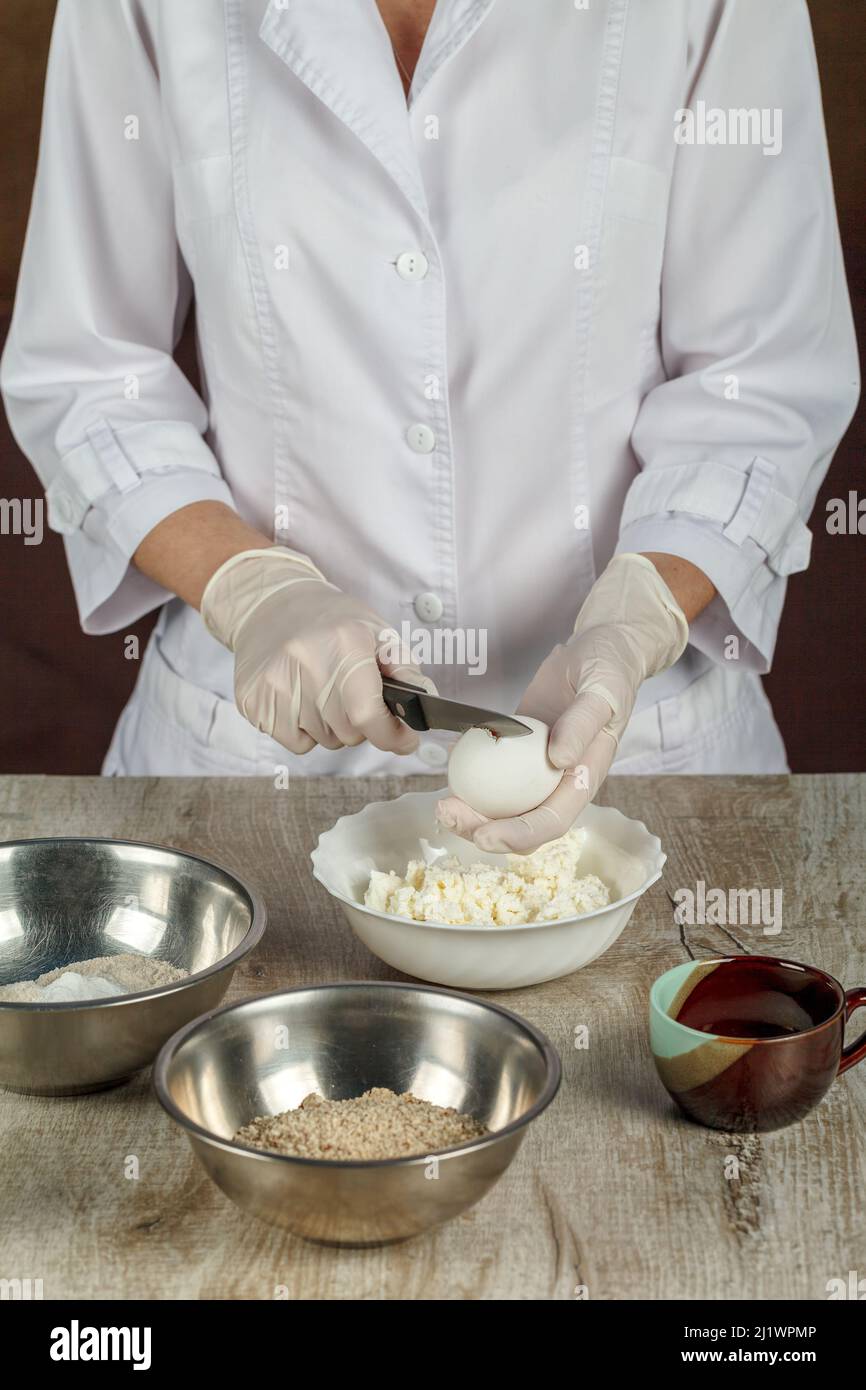 Woman crack egg breakfast hi-res stock photography and images - Alamy