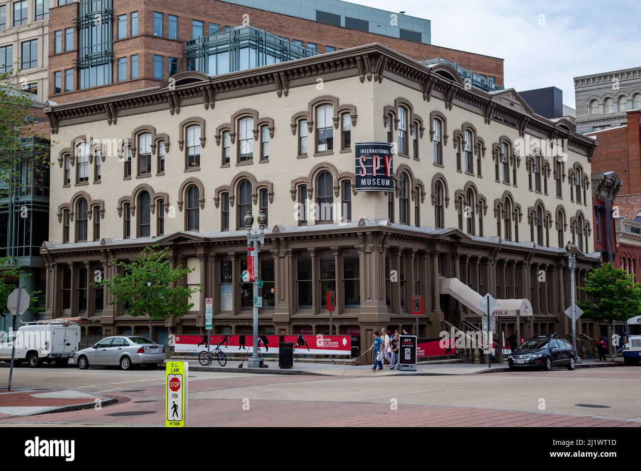 A historical building at a corner of Washington DC, USA Stock Photo - Alamy