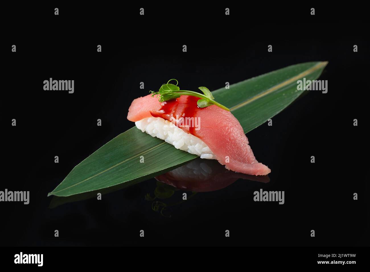 Nigiri style hi-res stock photography and images - Alamy