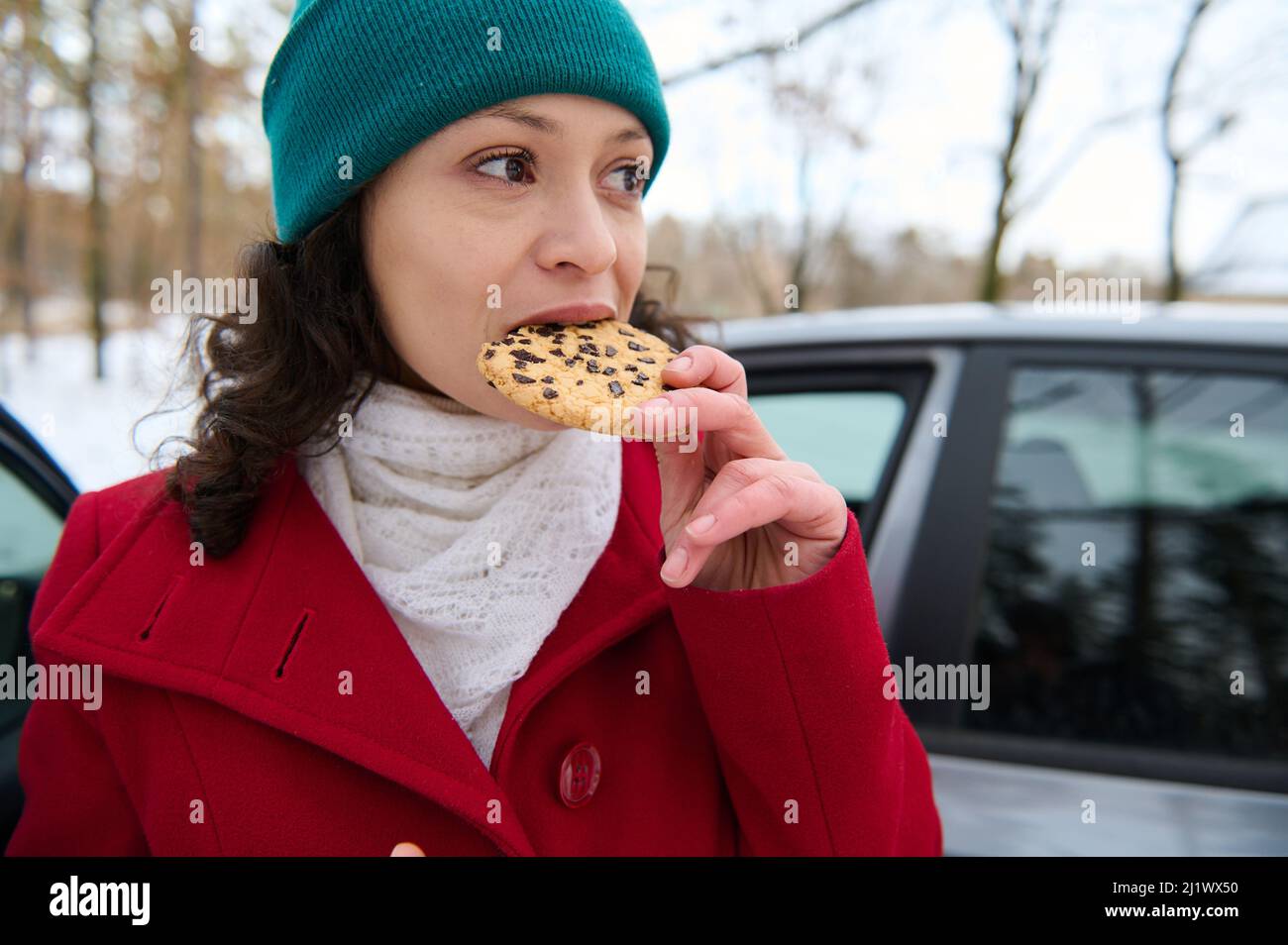 Close-up. Beautiful woman, female driver eating take out food ...