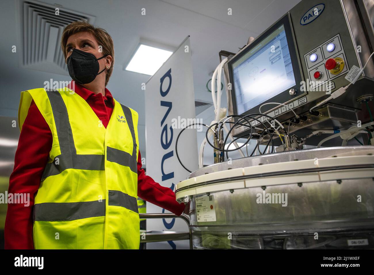 First Minister Nicola Sturgeon operates on a cell expansion Bioreactor ...