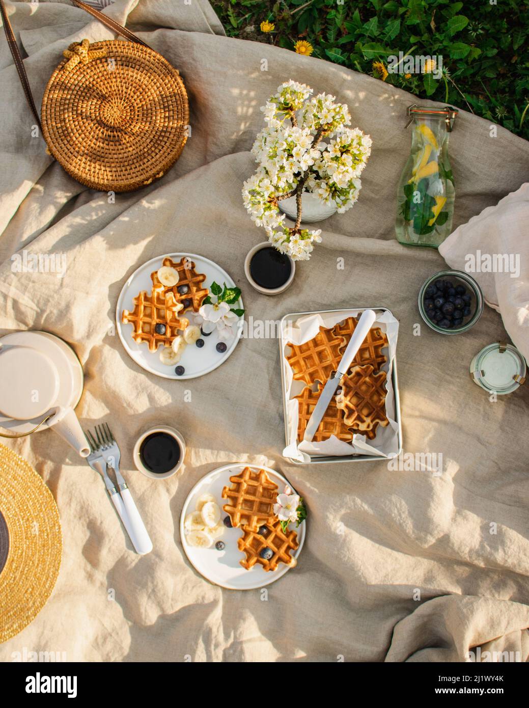 Spring cherry blossom trees picnic hi-res stock photography and images ...