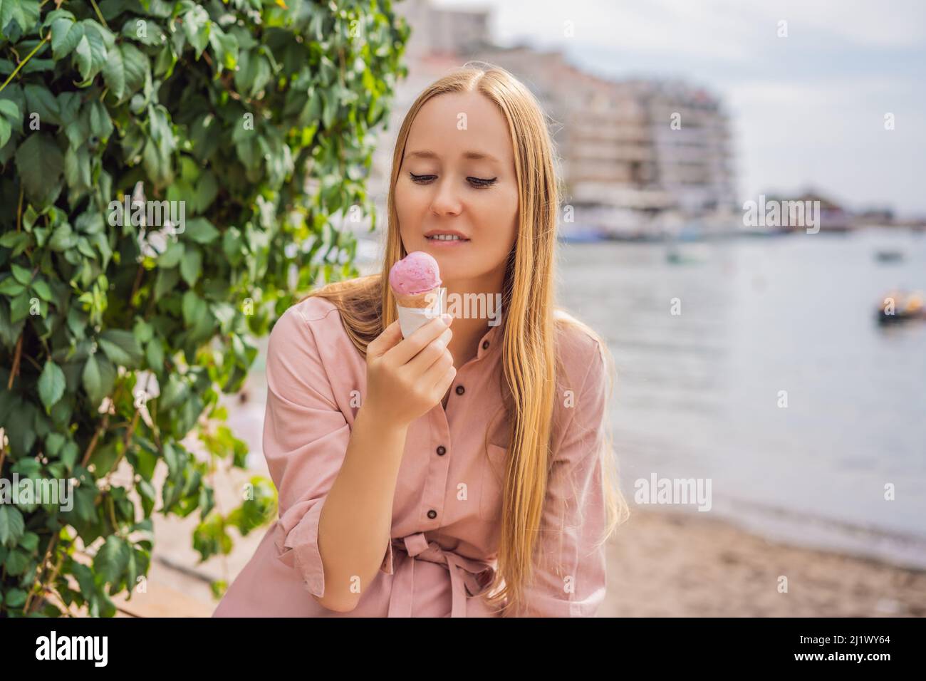 Girl eating gelato hi-res stock photography and images - Alamy
