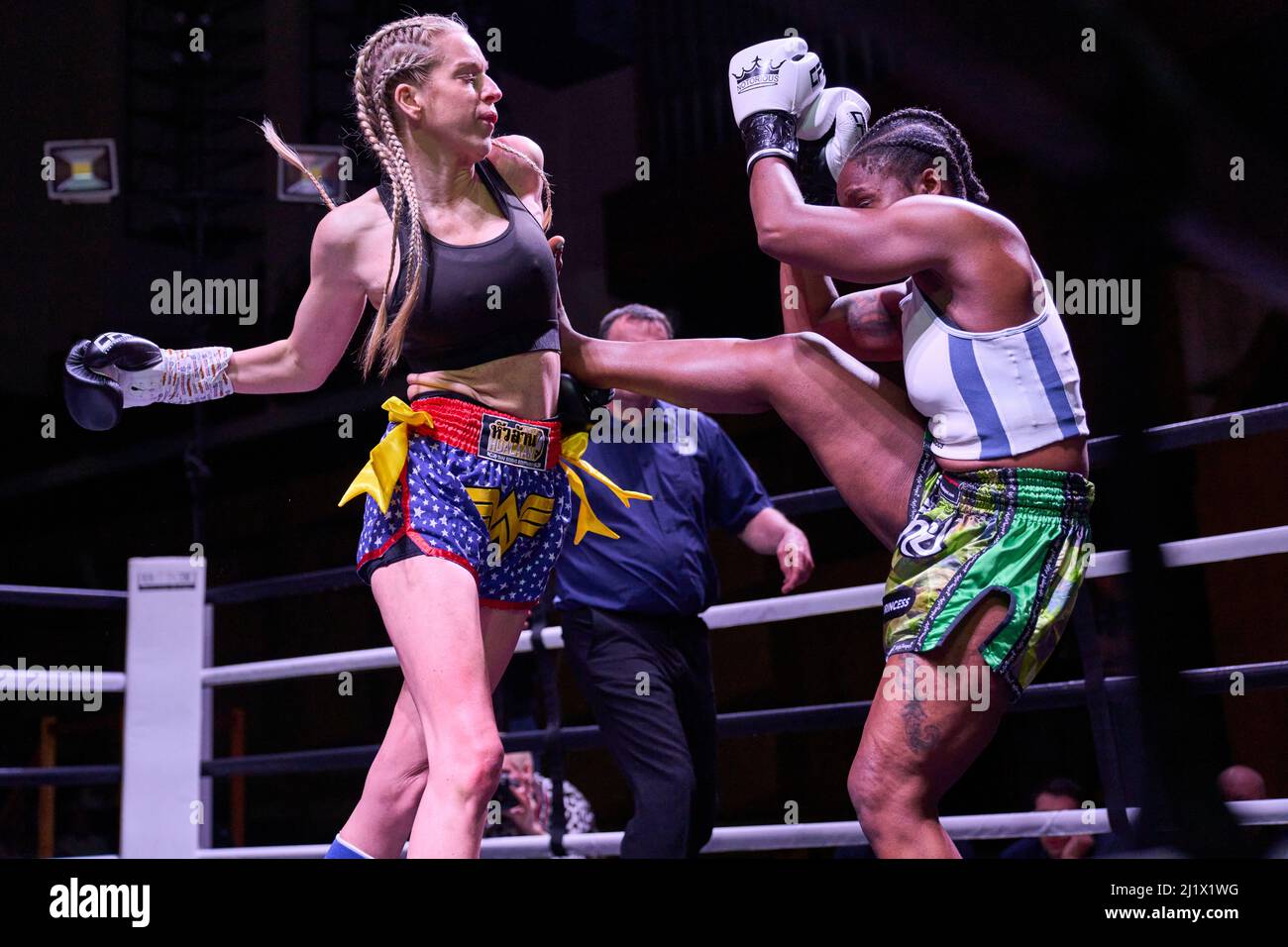 Muay Thai Kickboxing Stock Photo - Alamy