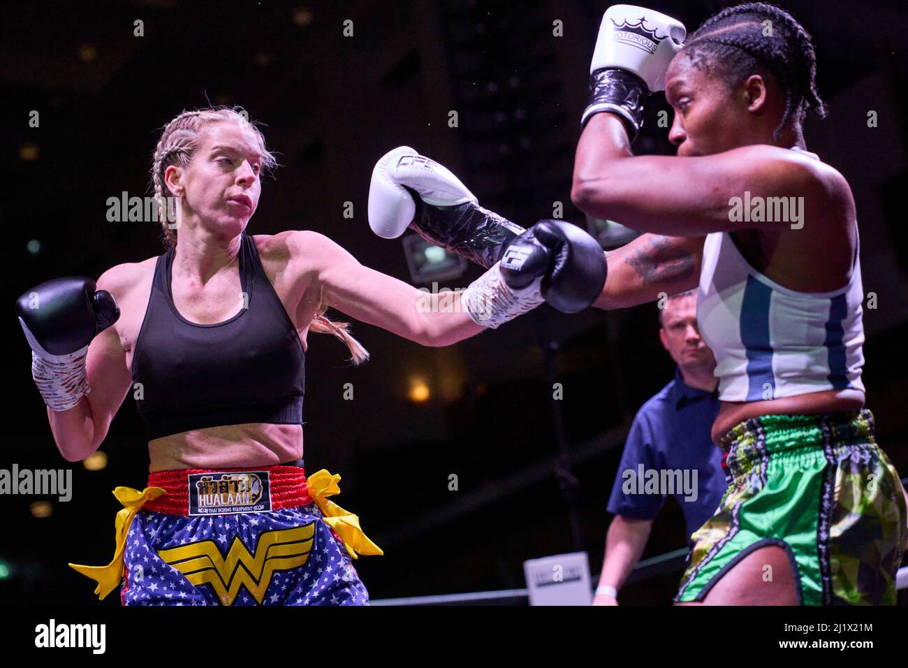 Muay Thai Kickboxing Stock Photo - Alamy