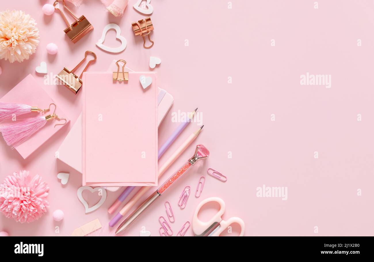 Pink paperclip hi-res stock photography and images - Alamy