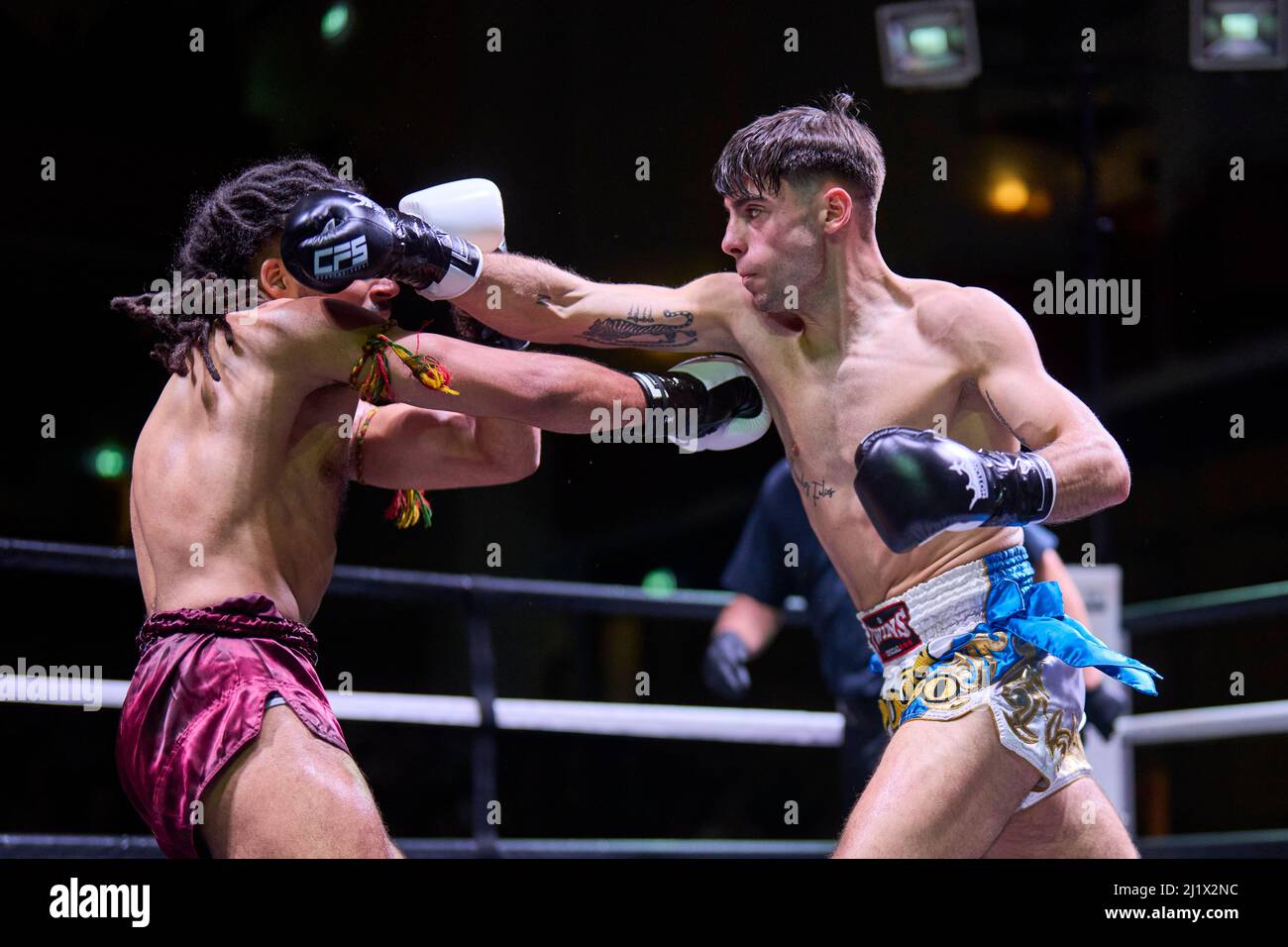 Muay Thai Kickboxing Stock Photo - Alamy