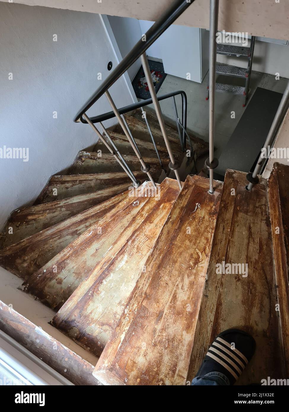 Restore stairs, rebuild with tiles, adjust clinker, lay Stock Photo - Alamy