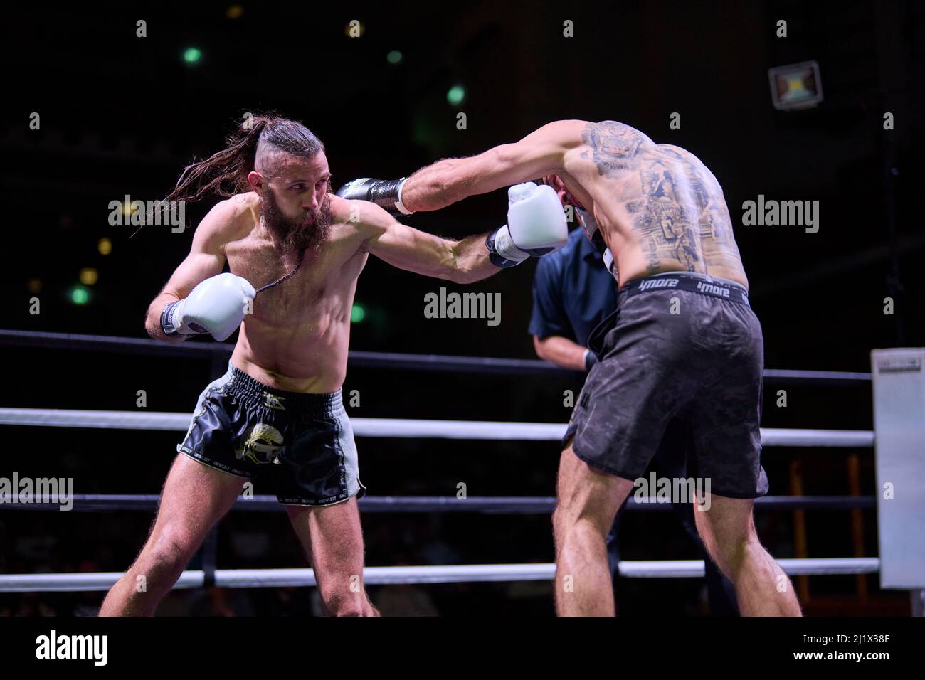 Muay Thai Kickboxing Stock Photo - Alamy