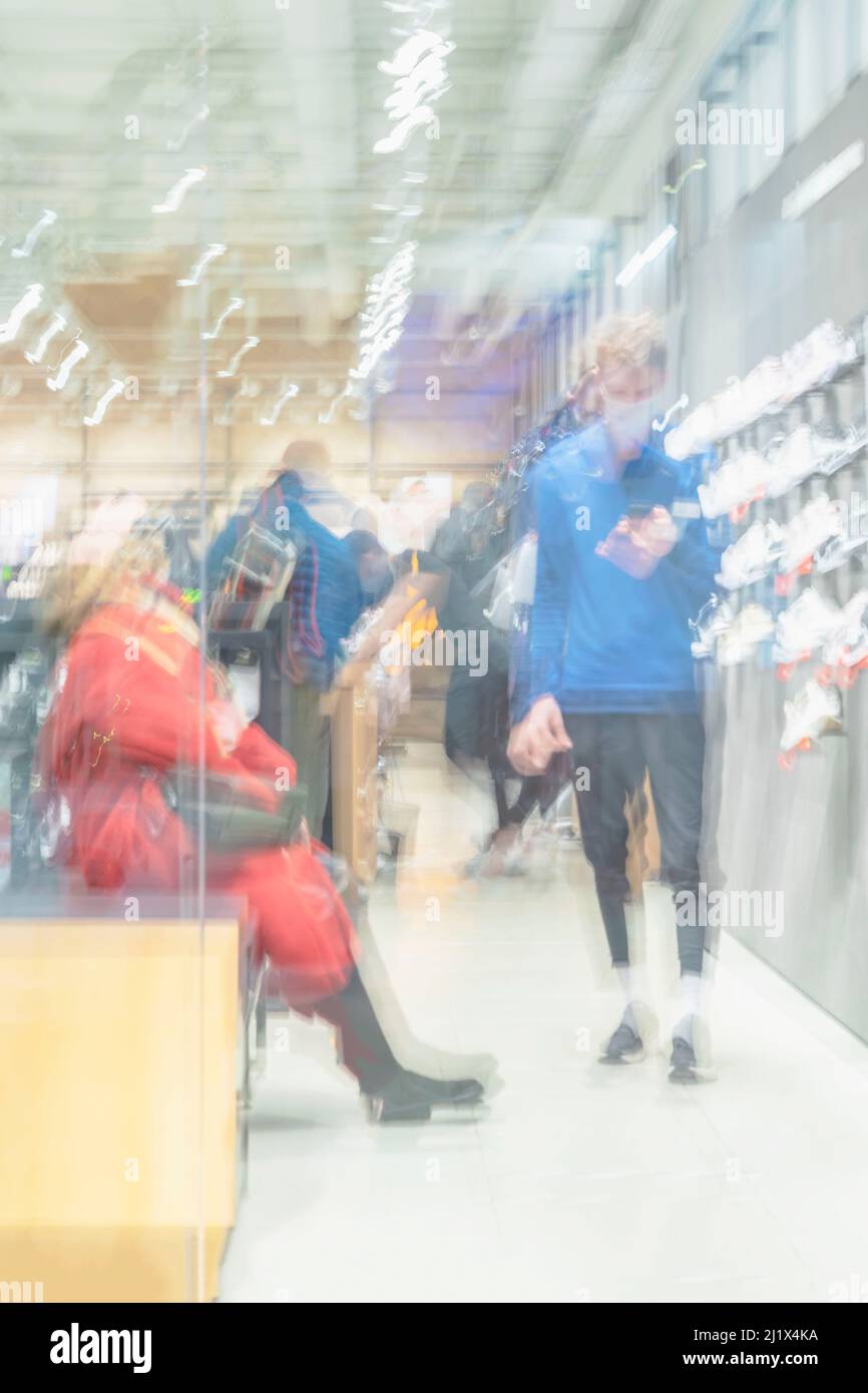 Shoe salesman with customer hi-res stock photography and images - Alamy
