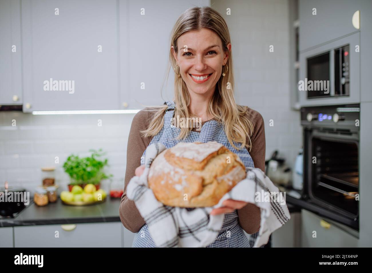 Woman holding loaf of bread hi-res stock photography and images - Alamy
