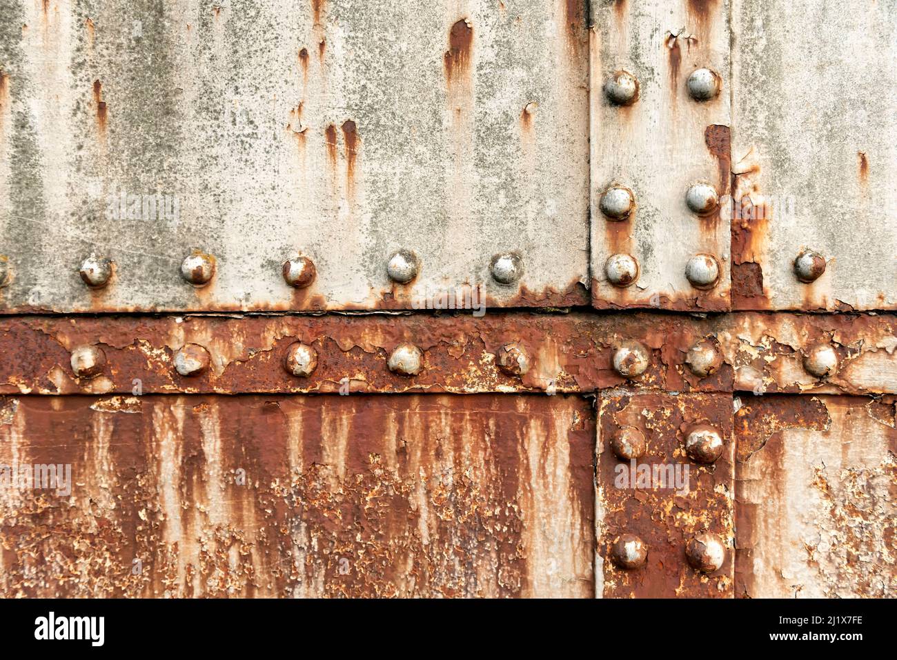 Rusty metal plate texture bolts hi-res stock photography and images - Alamy