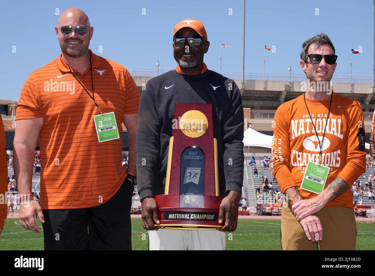 Texas Longhorns throws coach Zeb Sion (left), head coach Edrick Floreal ...