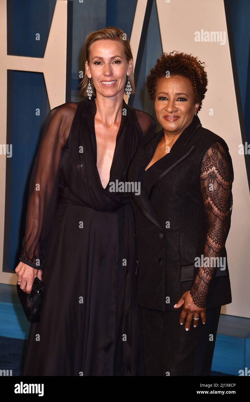 Beverly Hills, Ca. 27th Mar, 2022. Alex Sykes and Wanda Sykes at the ...