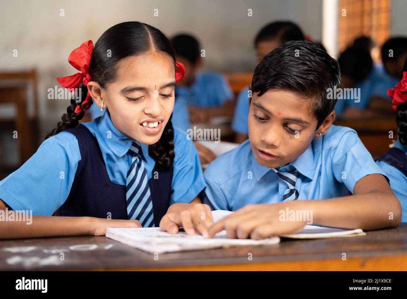 Children helping each other classroom hi-res stock photography and ...