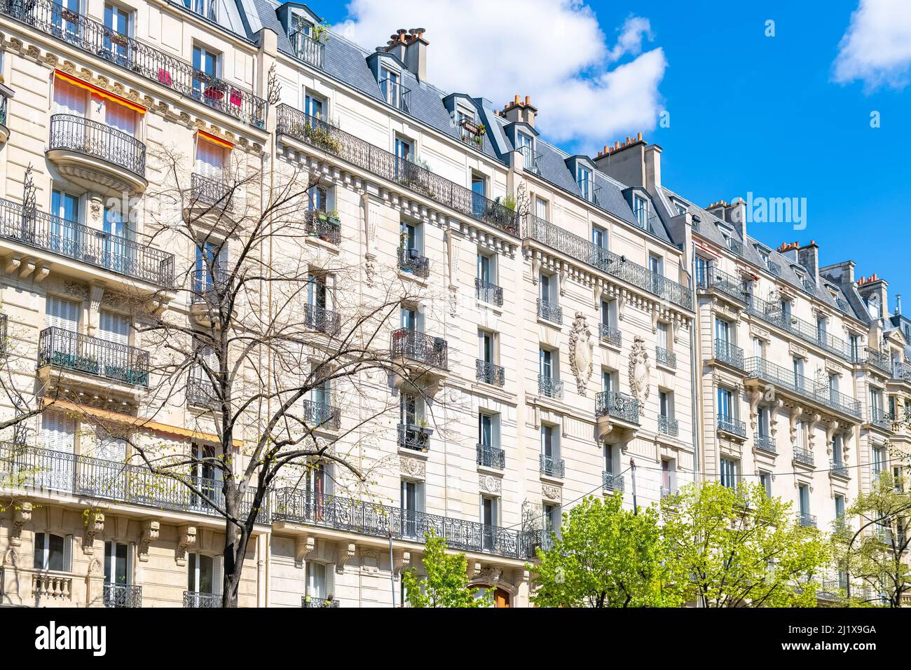 Paris, beautiful buildings, avenue de la Republique in the 11e district Stock Photo - Alamy