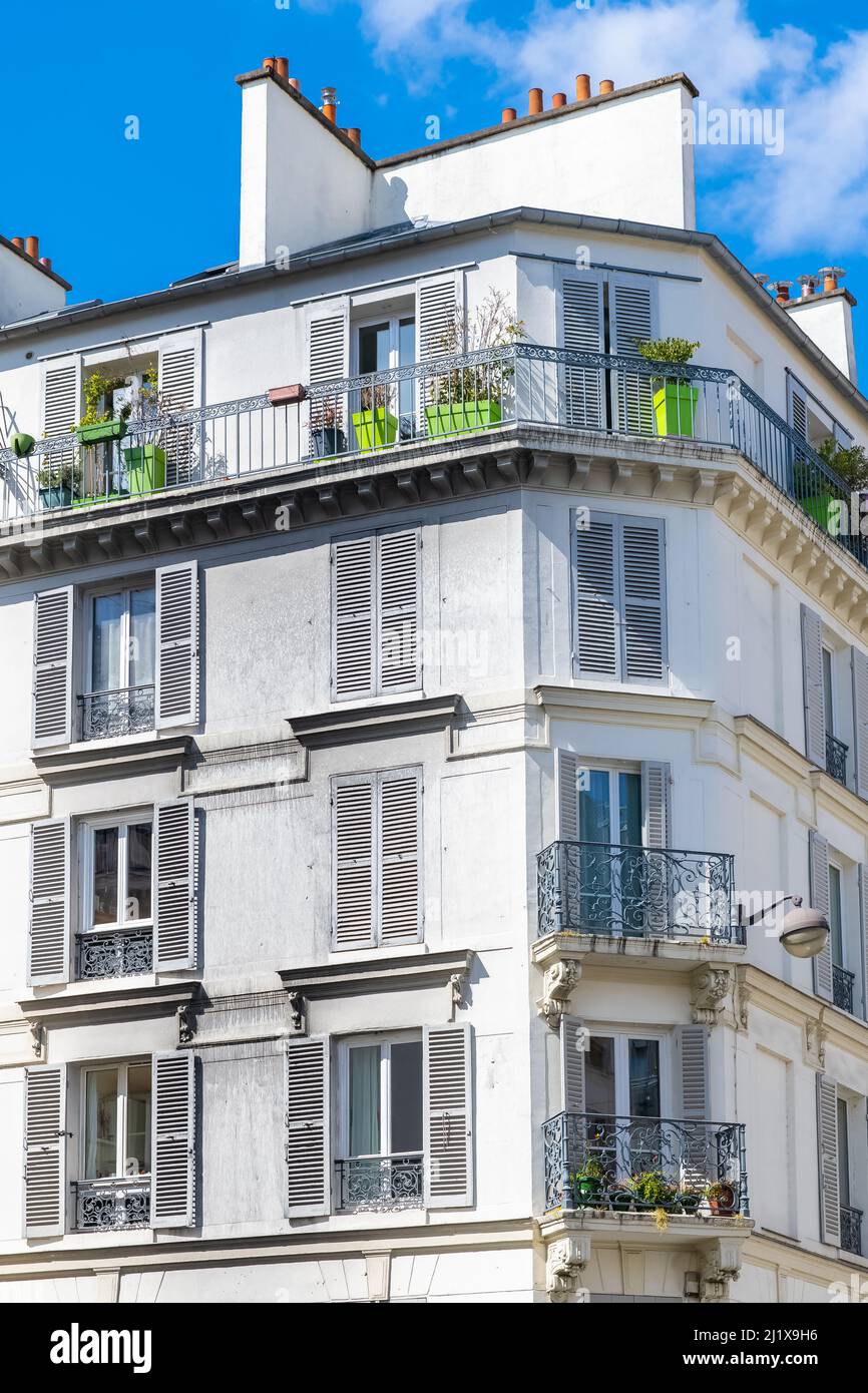 Paris, beautiful buildings, rue Saint-Maur in the 11e district Stock ...