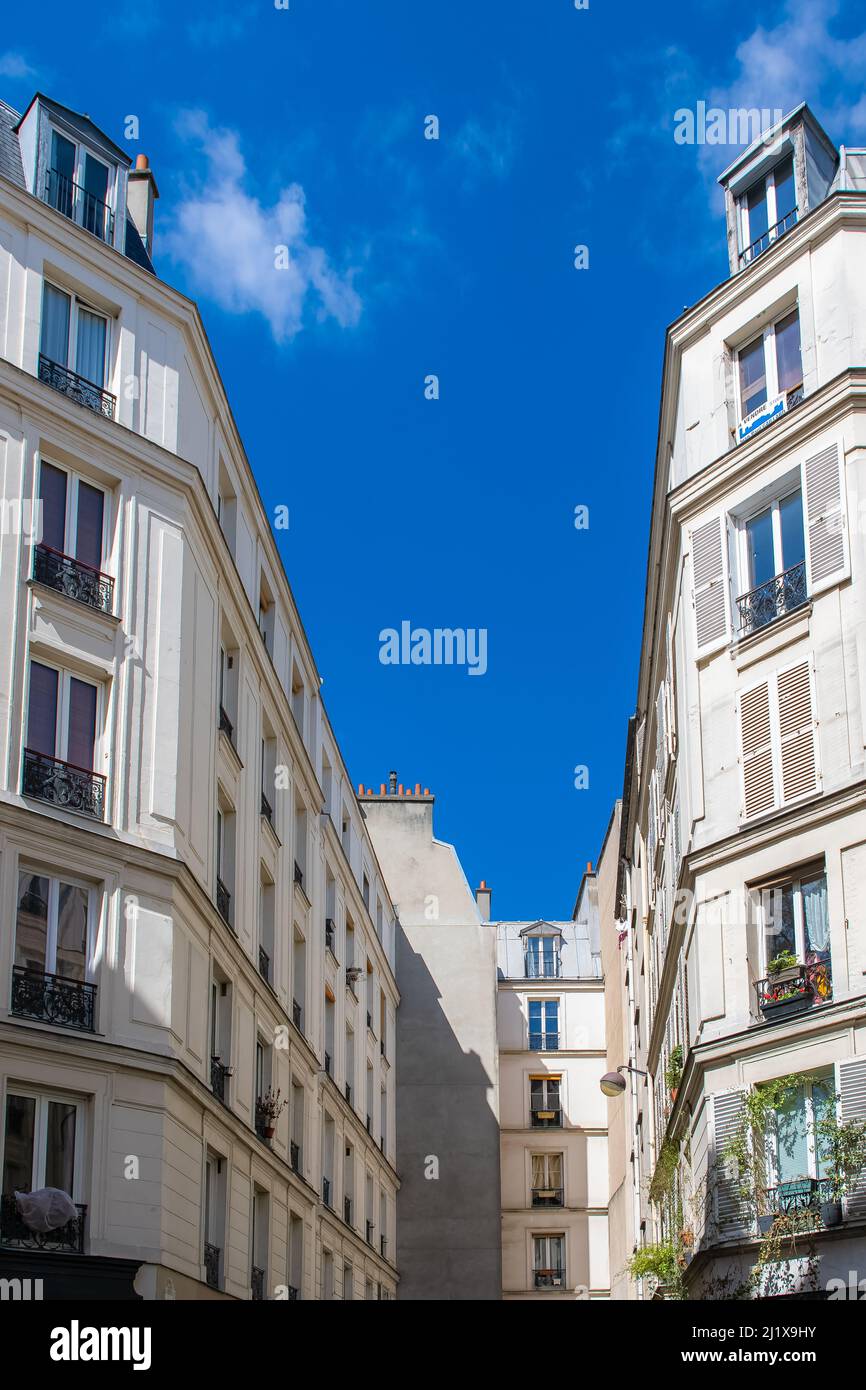 Paris, beautiful buildings in the 11e district, typical facades Stock ...