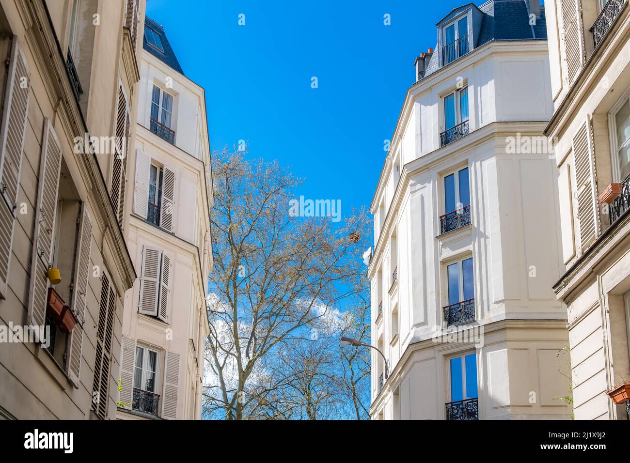 Paris, beautiful buildings in the 11e district, typical facades Stock ...
