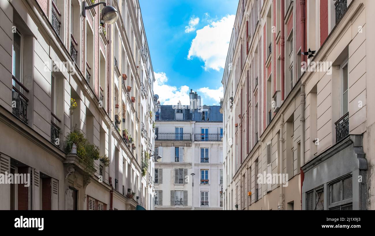 Paris, beautiful buildings in the 11e district, typical facades Stock ...