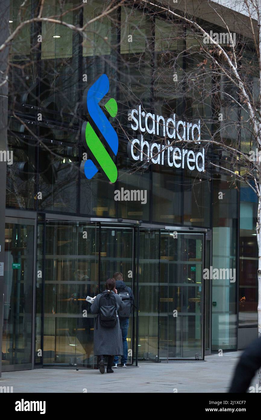 Standard chartered logo hi-res stock photography and images - Alamy