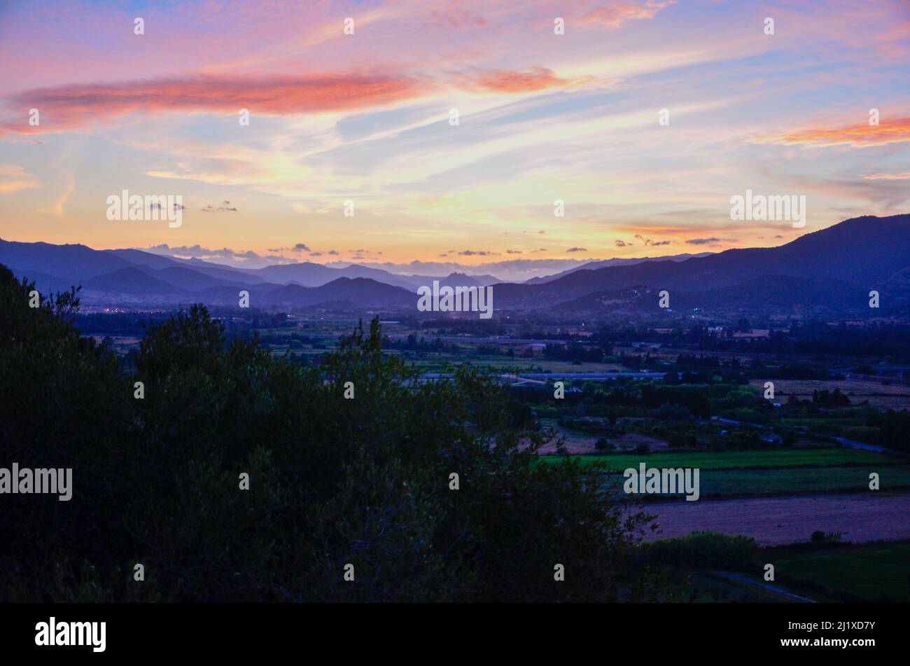 Purple sky with orange sunset hi-res stock photography and images - Alamy