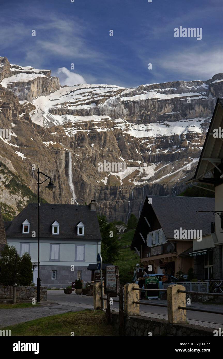 The Cirque de Gavarnie in the French Pyrenees Stock Photo - Alamy