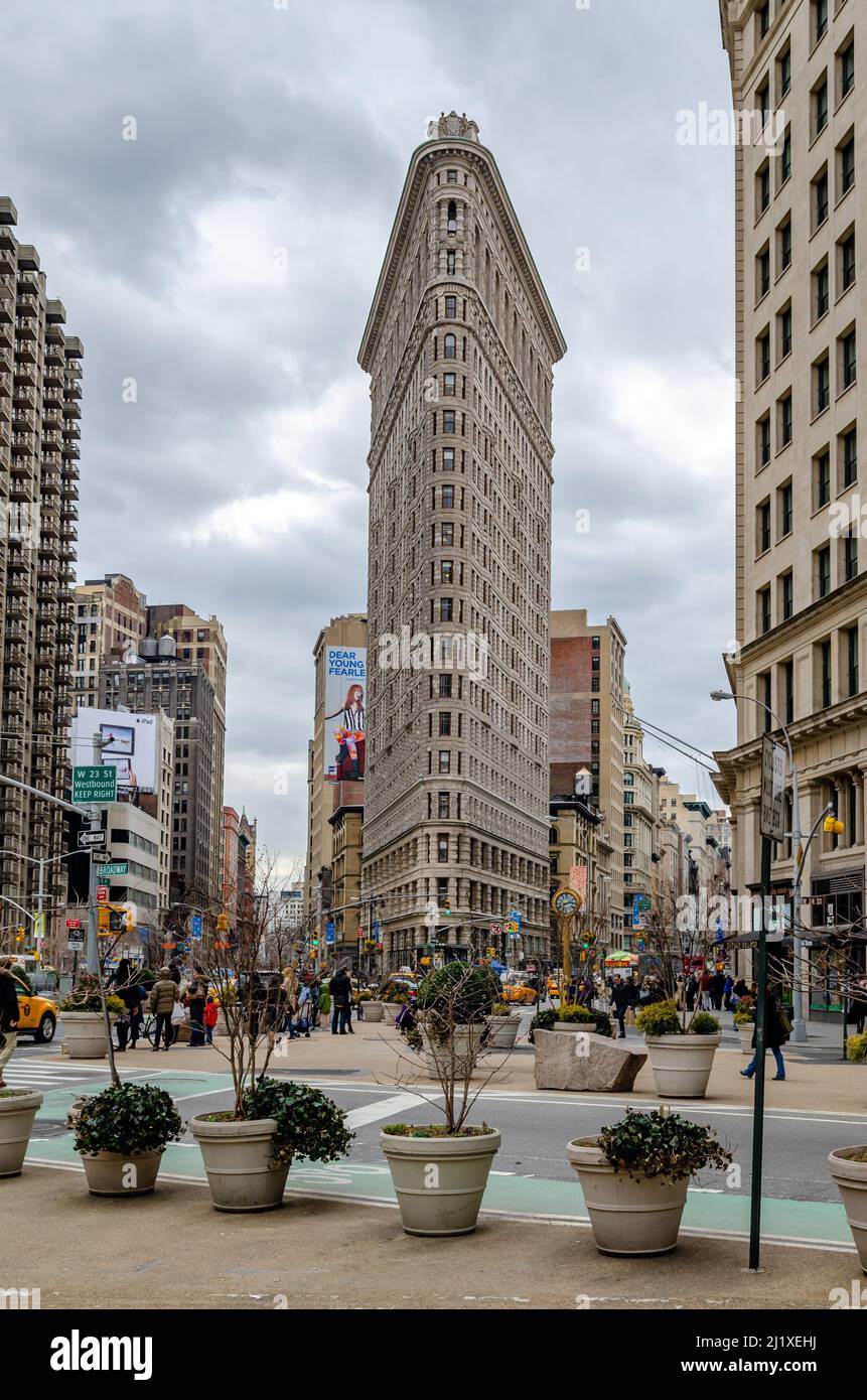 Flatiron Building New York City during daytime with overcast, lots ...