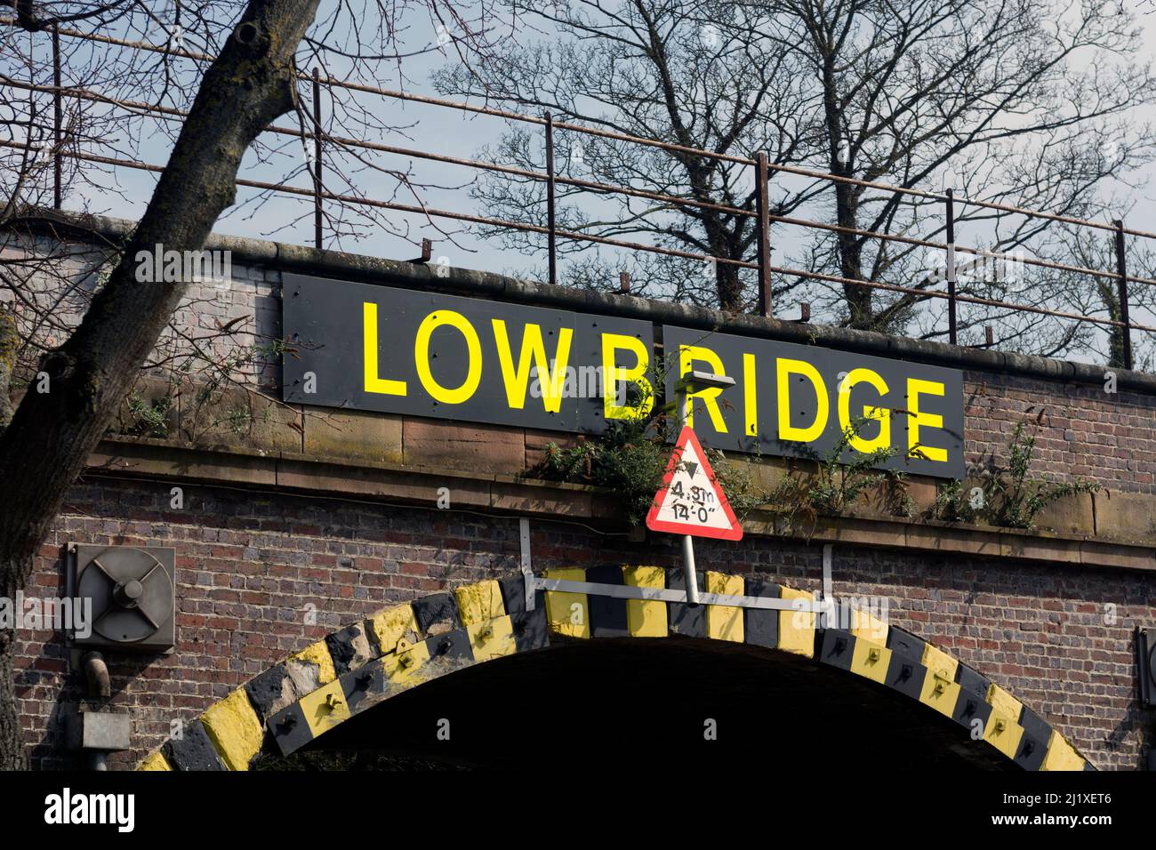 Low Bridge sign on the Warwick New Road railway bridge, Leamington Spa ...