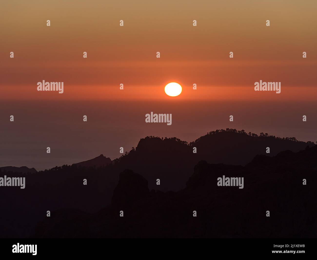Red sun hi-res stock photography and images - Alamy