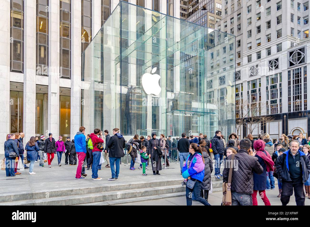 Apple Store Entrance Glass Cube, Manhattan, New York City with lots of ...