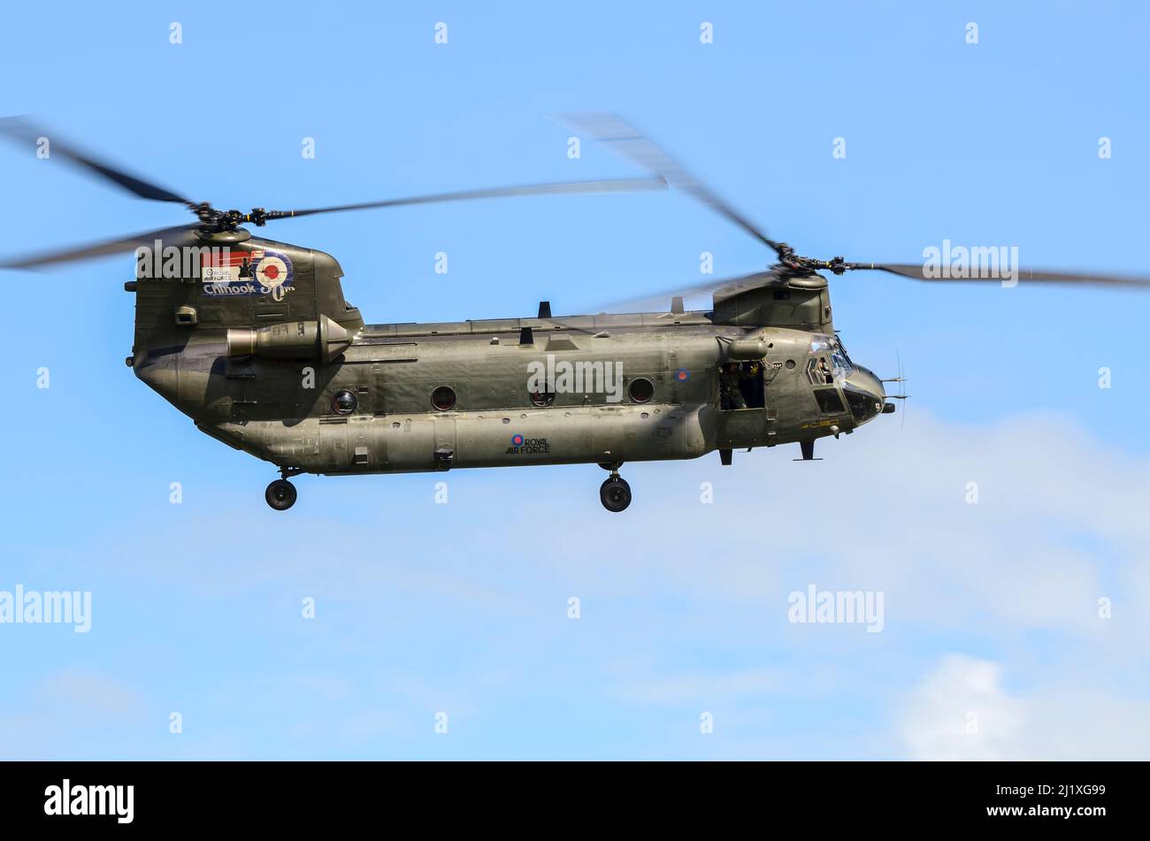 Boeing chinook hc2 tandem rotor hi-res stock photography and images - Alamy